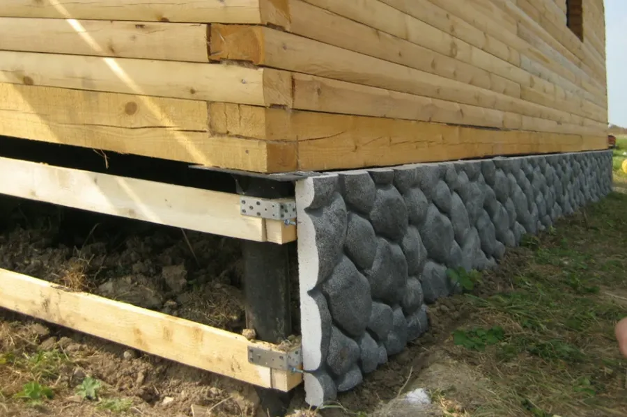 Чем закрыть свайный фундамент снаружи дома: обзор материалов и ...